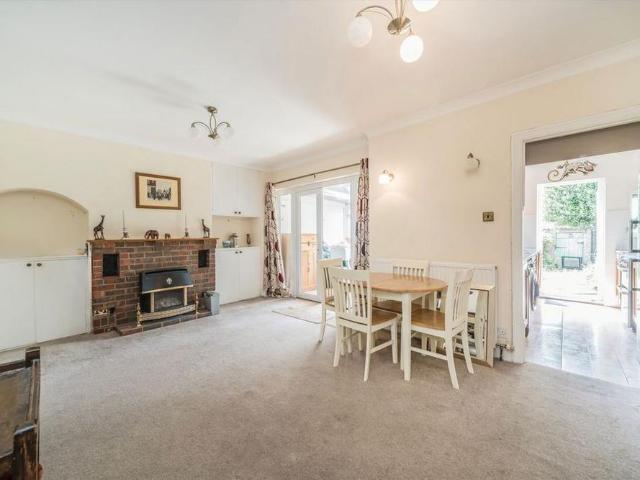 4 bedroom flat to rent