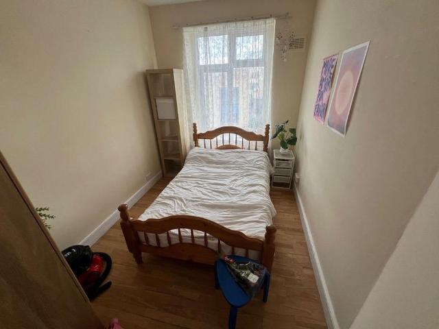 4 bedroom flat to rent