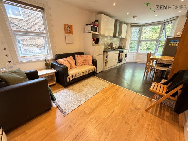 4 bedroom flat to rent