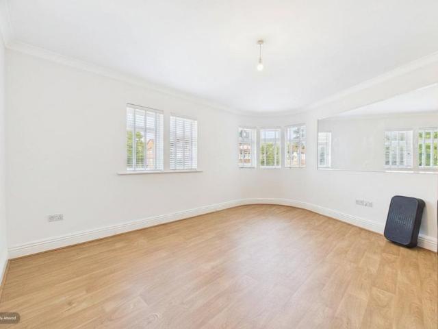 4 bedroom flat to rent