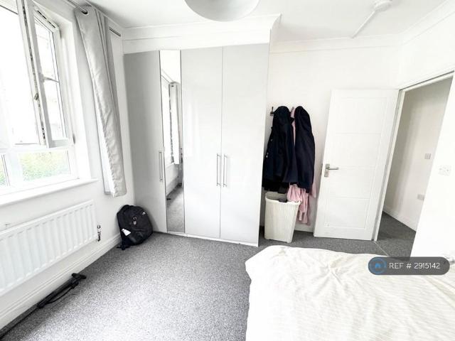 4 bedroom flat to rent