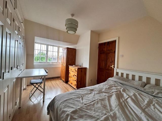 4 bedroom flat to rent