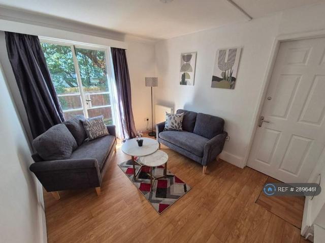4 bedroom flat to rent