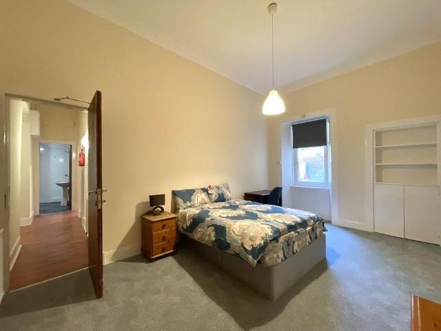 4 bedroom flat to rent