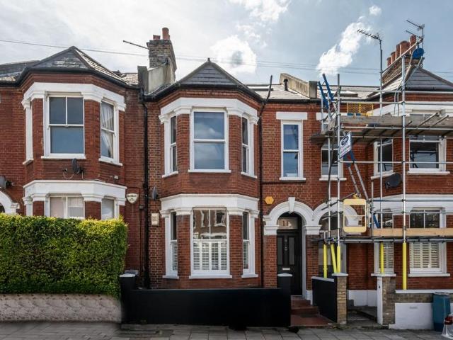4 bedroom flat to rent