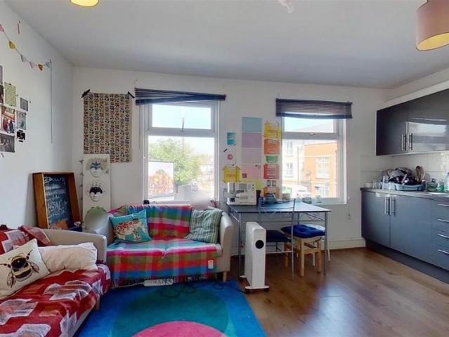 4 bedroom flat to rent