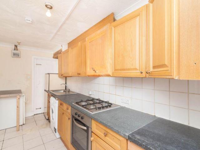 4 bedroom flat to rent