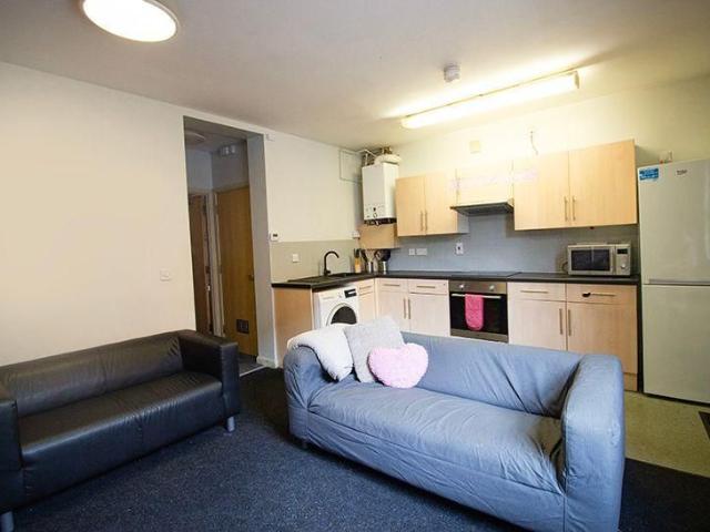 4 bedroom flat to rent