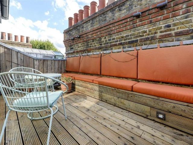 4 bedroom flat to rent