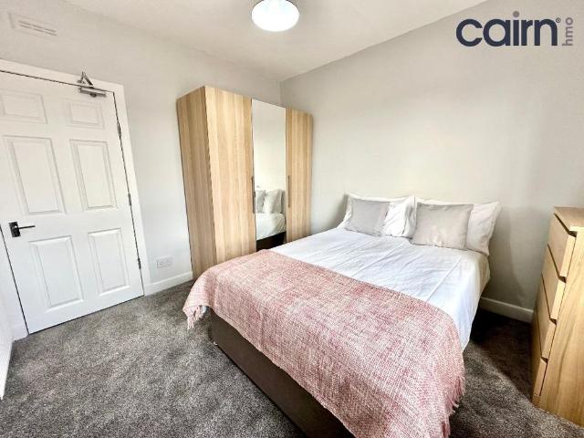 4 bedroom flat to rent