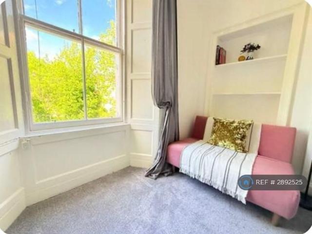 4 bedroom flat to rent