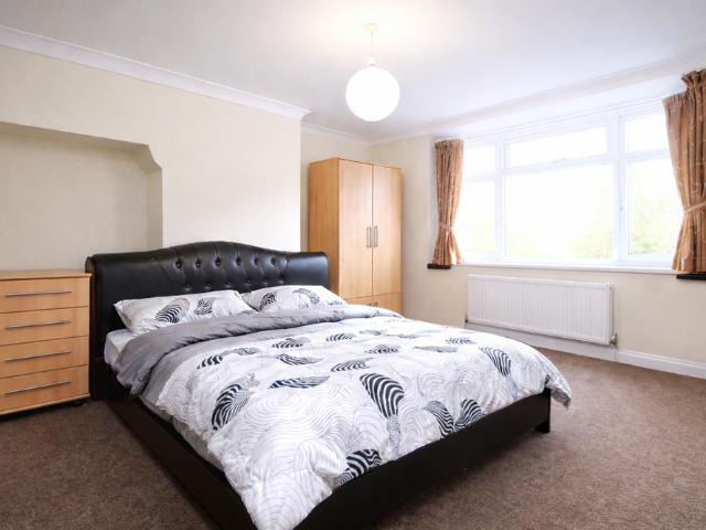4 bedroom flat to rent