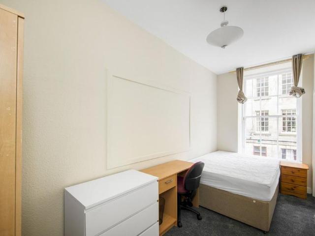 4 bedroom flat to rent
