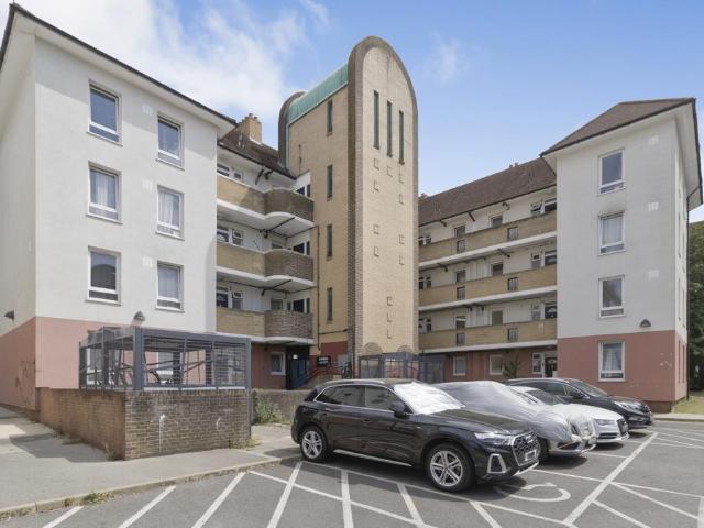 4 bedroom flat to rent