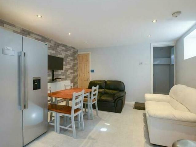 4 bedroom flat to rent