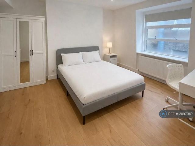 4 bedroom flat to rent