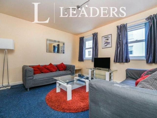 4 bedroom flat to rent