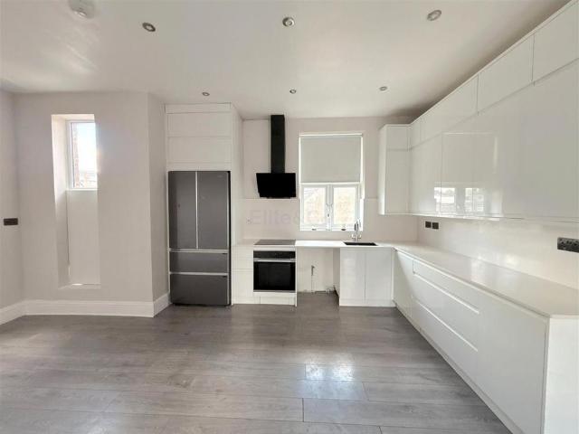4 bedroom flat to rent