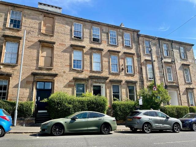 4 bedroom flat to rent
