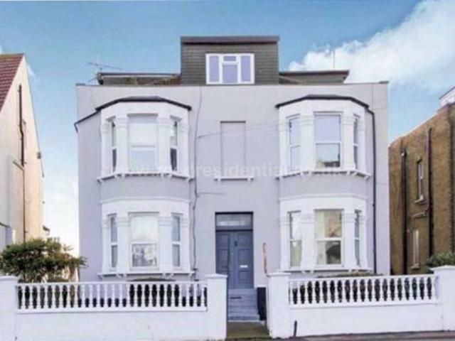 4 bedroom flat to rent