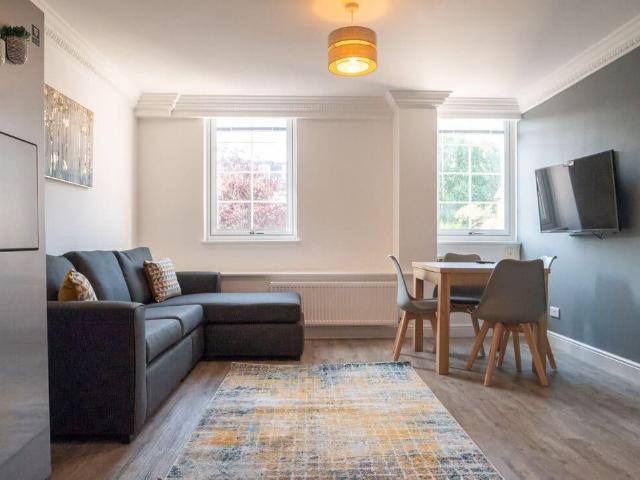 4 bedroom flat to rent