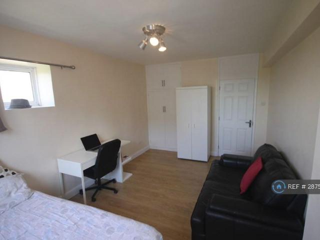 4 bedroom flat to rent
