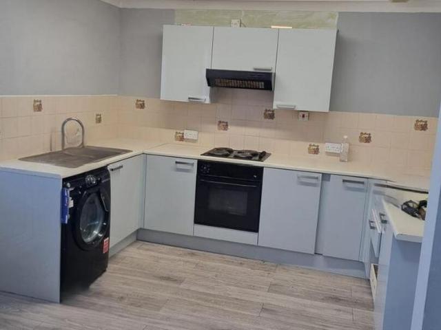 4 bedroom flat to rent