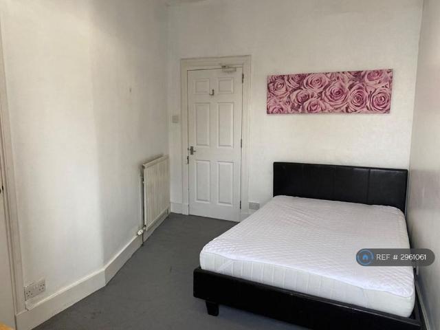 4 bedroom flat to rent