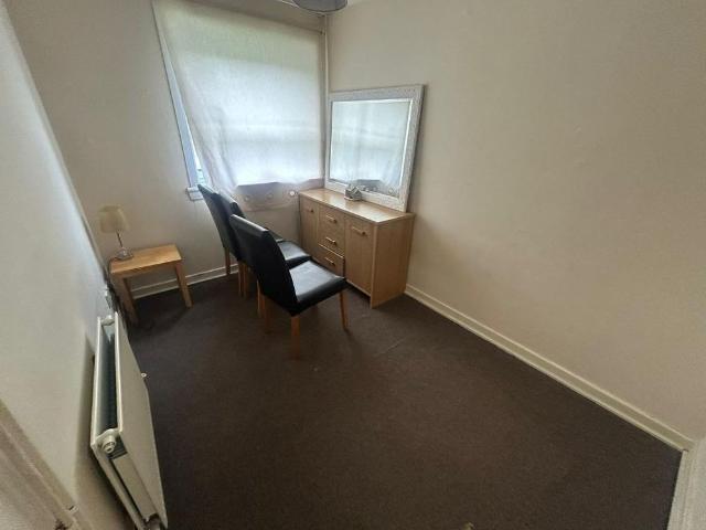 4 bedroom flat to rent