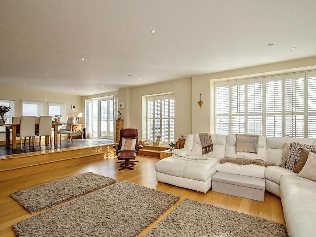 4 bedroom flat to rent