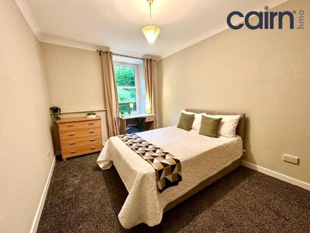 4 bedroom flat to rent