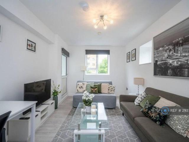 4 bedroom flat to rent