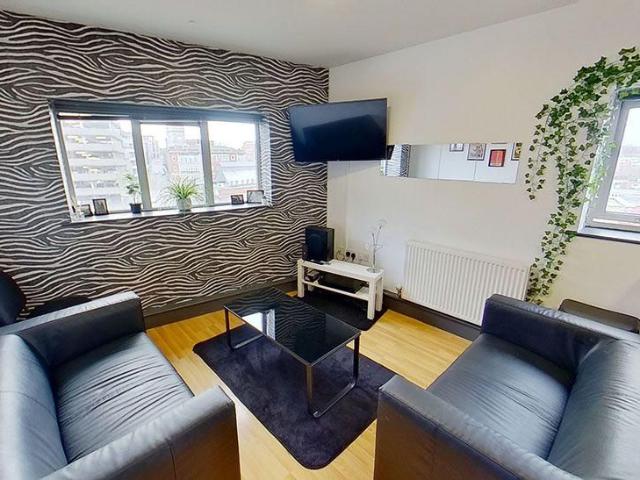4 bedroom flat to rent