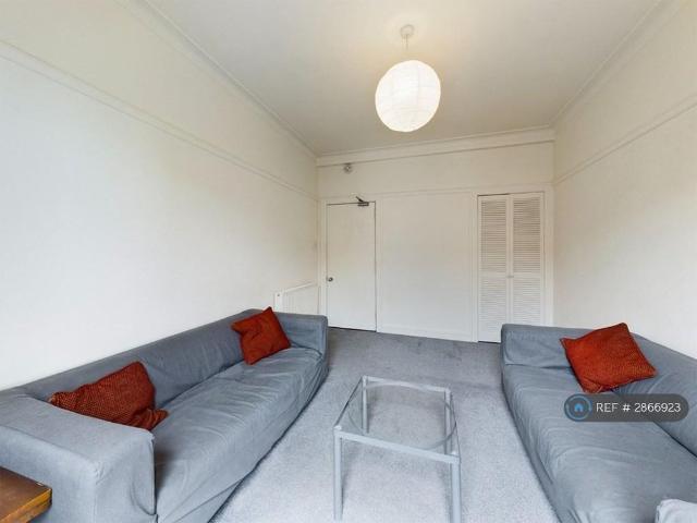4 bedroom flat to rent