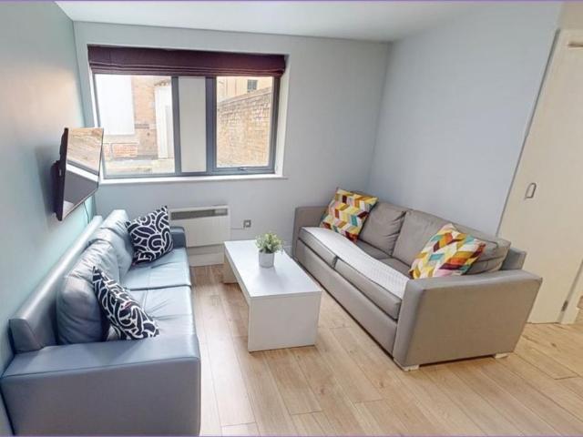 4 bedroom flat to rent