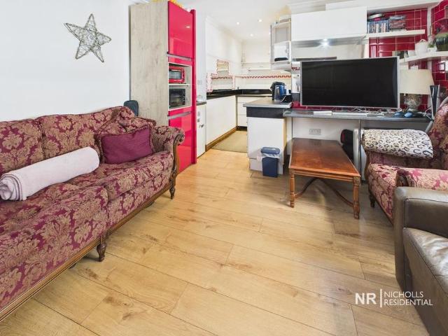 4 bedroom flat to rent