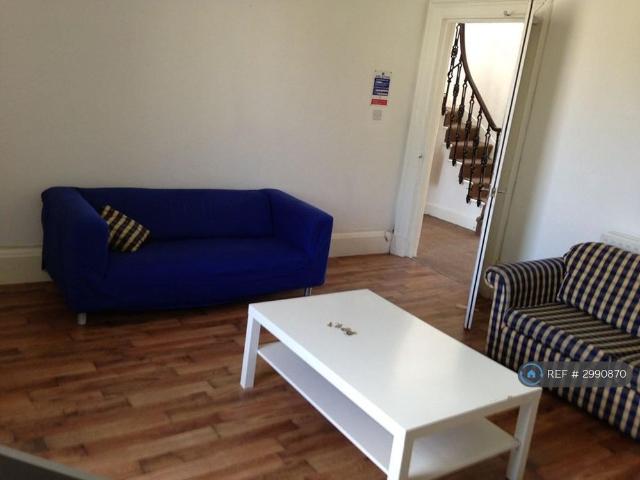 4 bedroom flat to rent