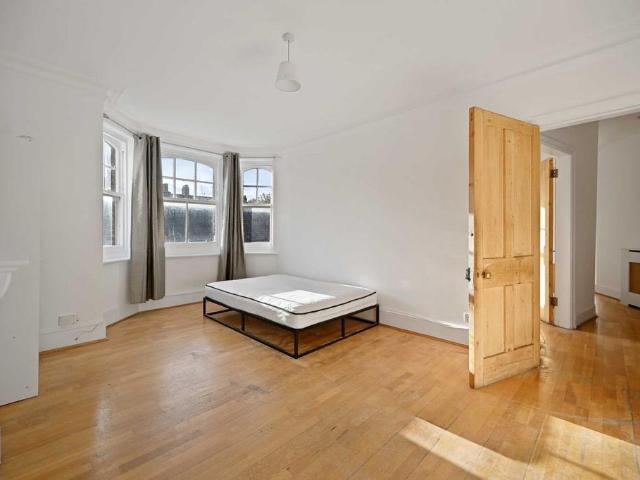 4 bedroom flat to rent