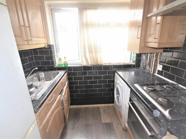 4 bedroom flat to rent