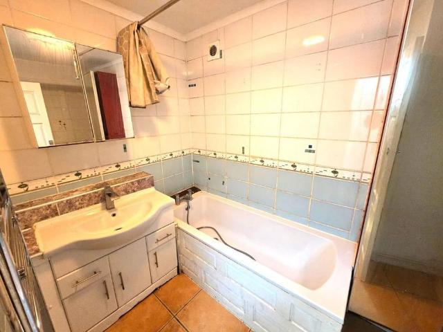 4 bedroom flat to rent