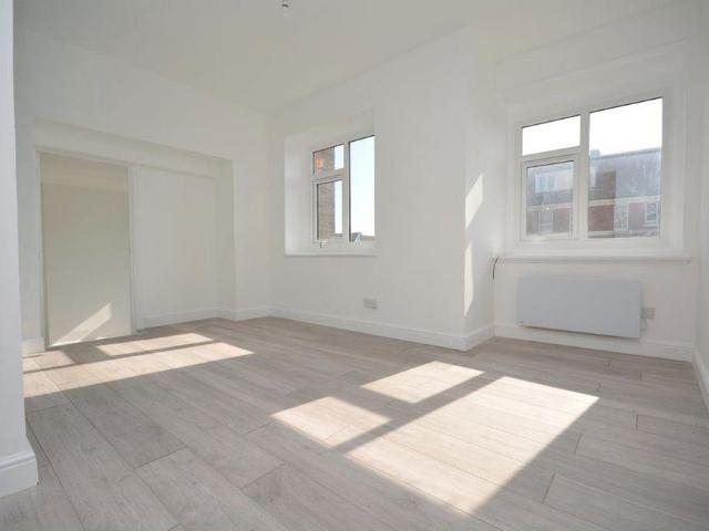 4 bedroom flat to rent