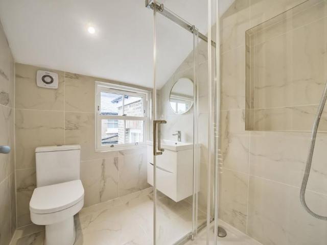 4 bedroom flat to rent