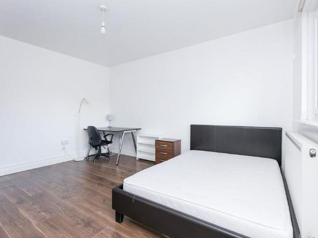 4 bedroom flat to rent