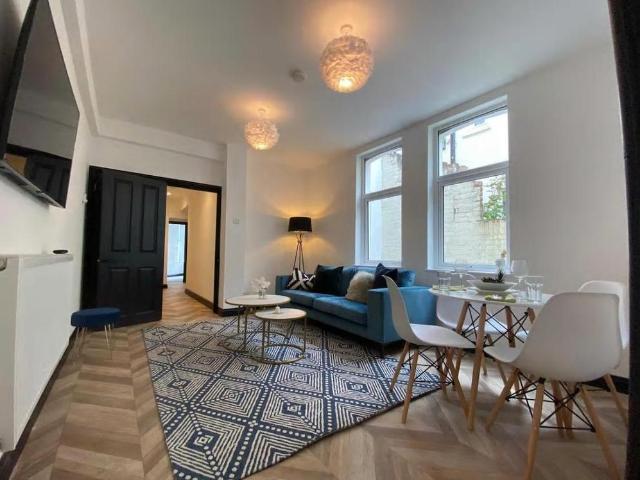 4 bedroom flat to rent
