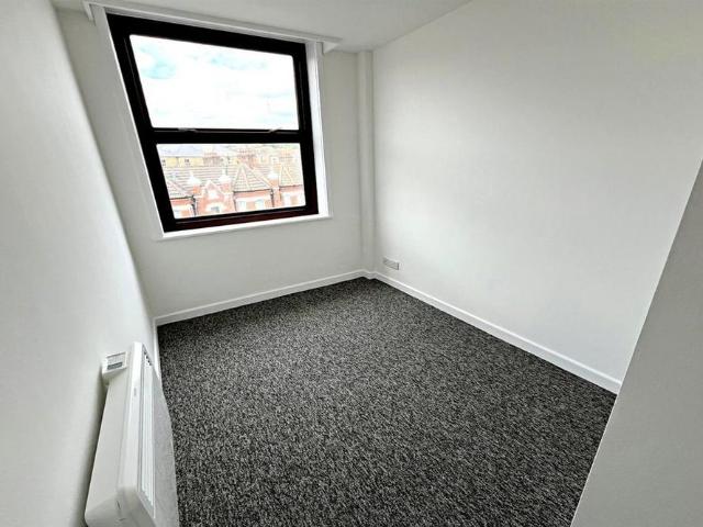 4 bedroom flat to rent