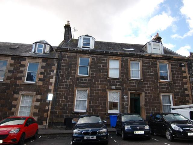 4 bedroom flat to rent