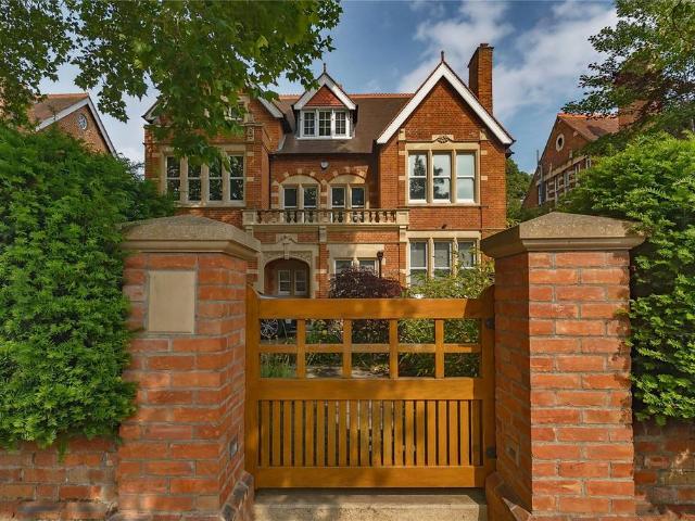 4 bedroom flat to rent