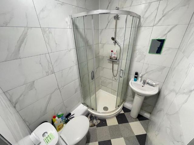 4 bedroom flat to rent