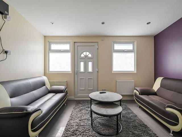 4 bedroom flat to rent