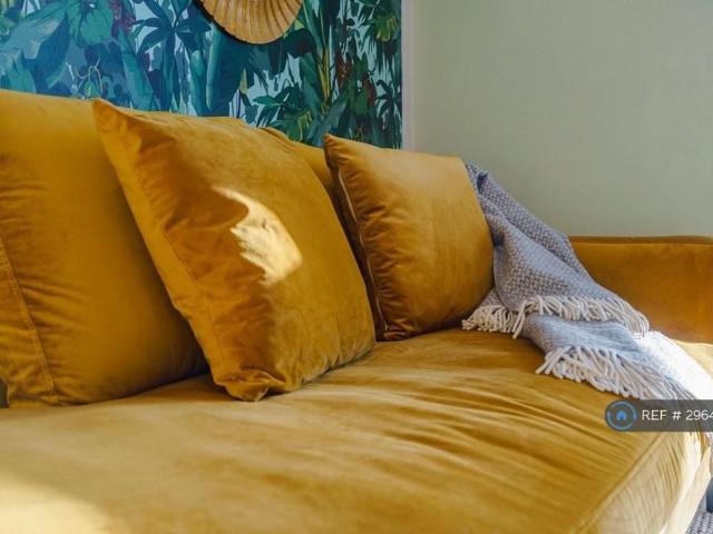 4 bedroom flat to rent